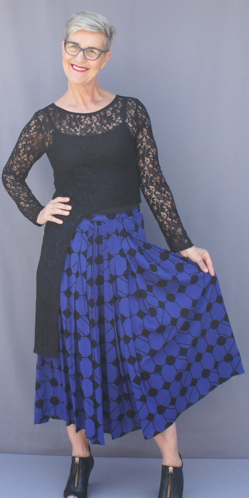 Gracy Jurk midway zwart kant – Gracy.nl